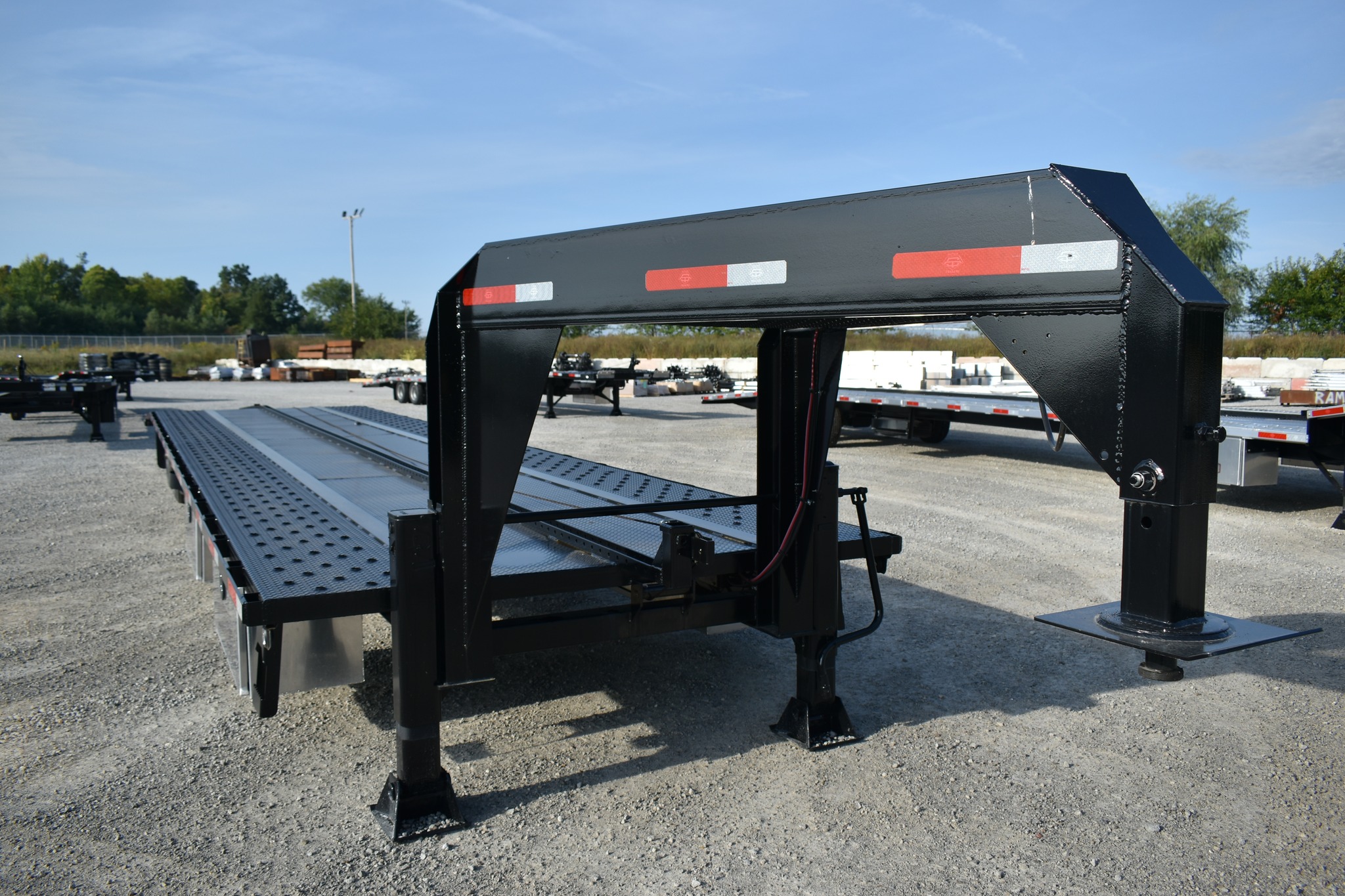 53’ Gooseneck Trailer - Shipshe Trailers
