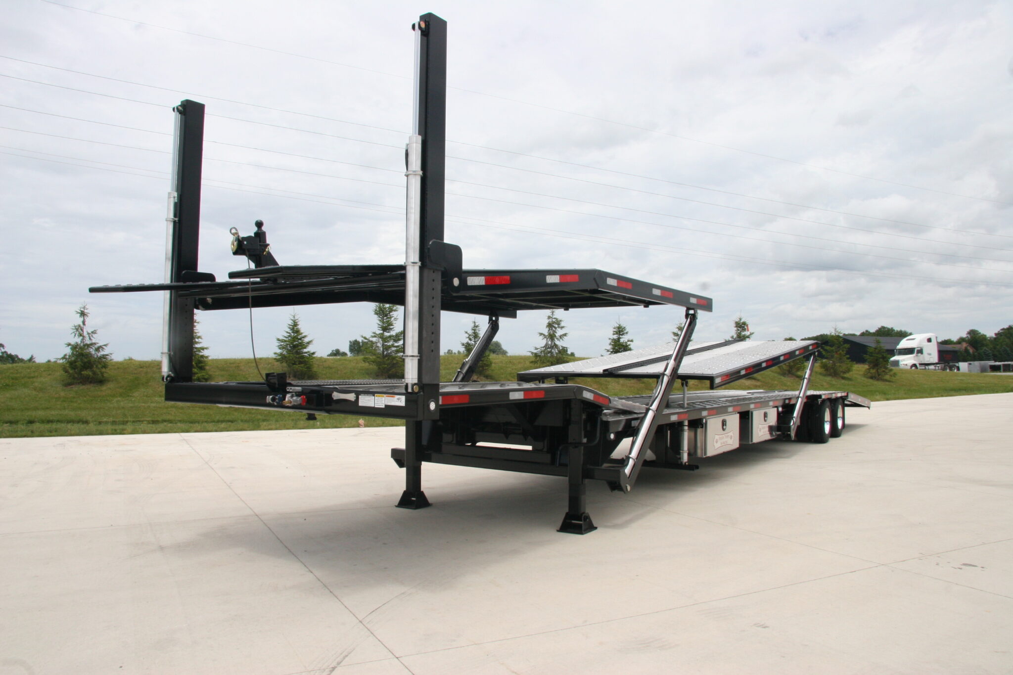 53 AIR RIDE STEP DECK WITH 2 CAR LIFTS (RVCH53-SDAR5) - Shipshe Trailers